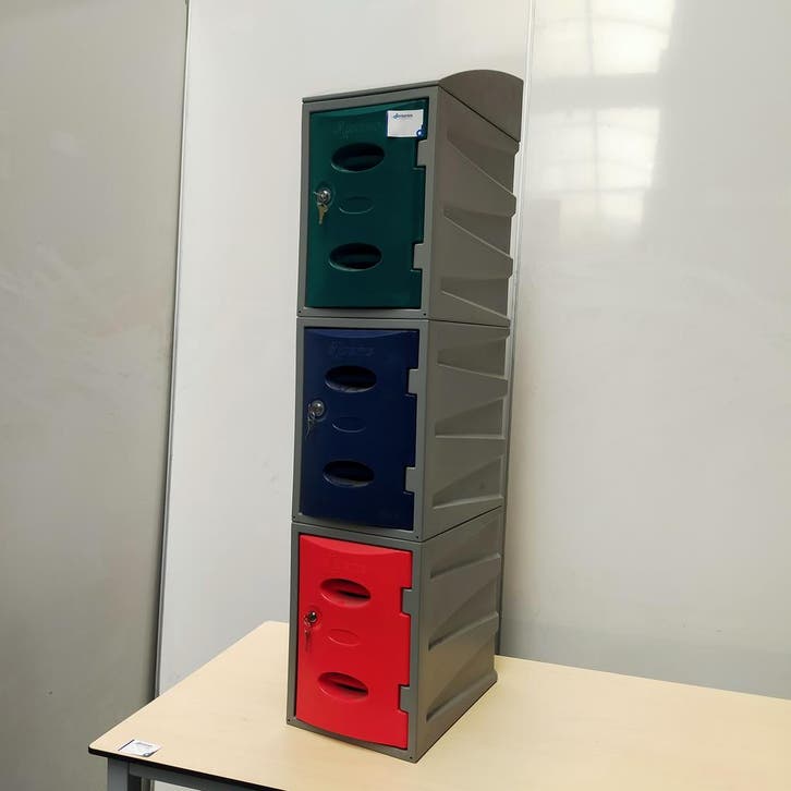 ≥ 3-delige Extreme modulaire KUNSTSTOF lockers - 150x32x46 cm — Kasten ...